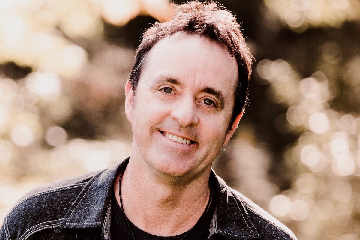 SOCIAL FAMILY RECORDS SIGNS RENOWNED AUSSIE SINGER/SONGWRITER MATT SCULLION