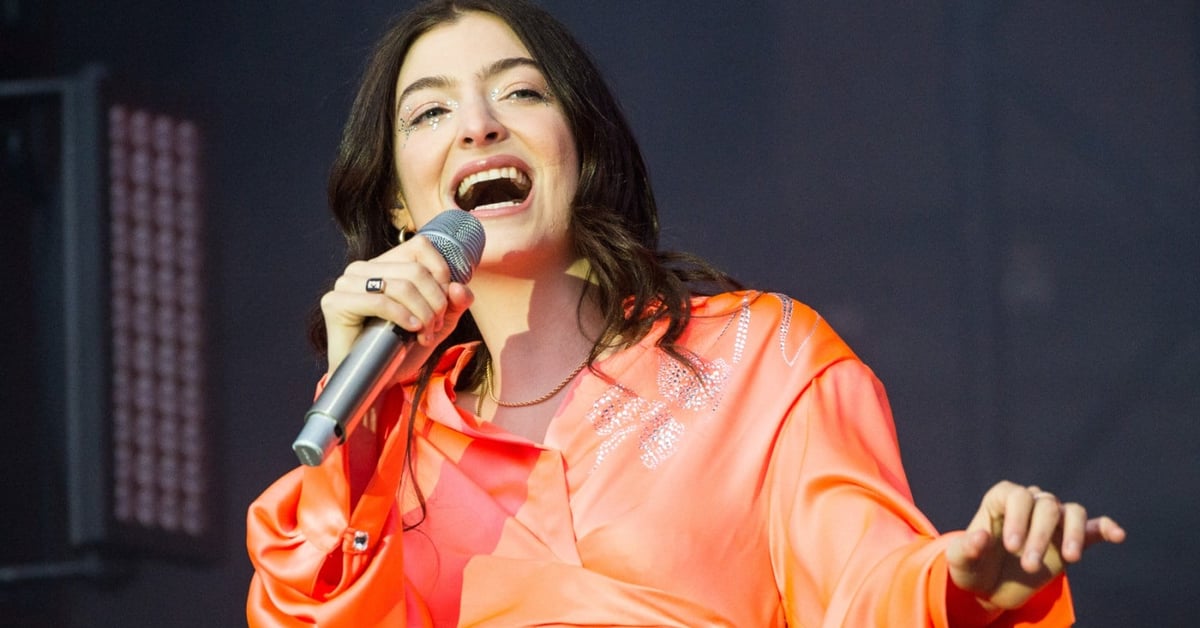 Lorde Plays for Fans in NYC After Cops Shut Down Gathering