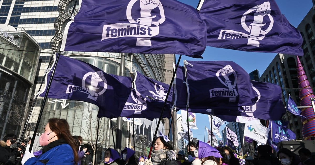 Here's What Korean Women Think of the 4B Movement Spreading to the U.S.