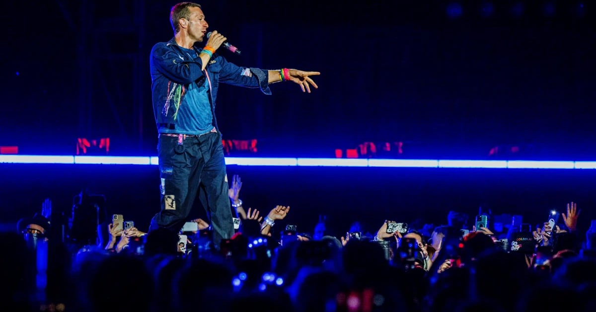 Coldplay Dazzles at Final Australia Show ‘For a While’