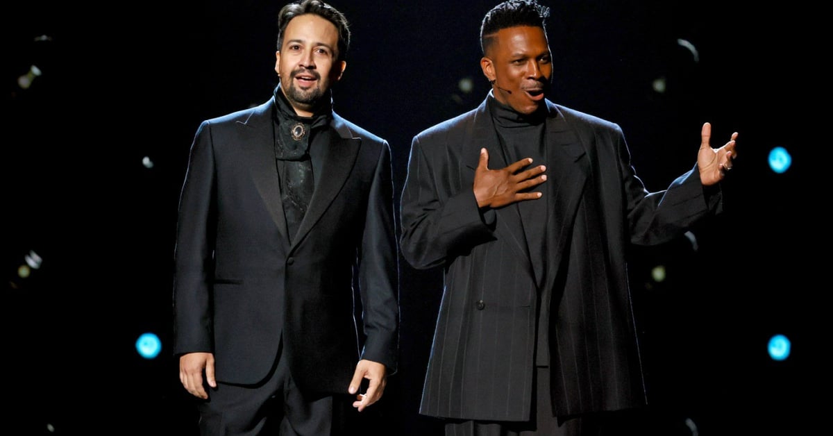 Lin-Manuel Miranda, Leslie Odom Jr. Perform 'Hamilton' Medley at Tonys