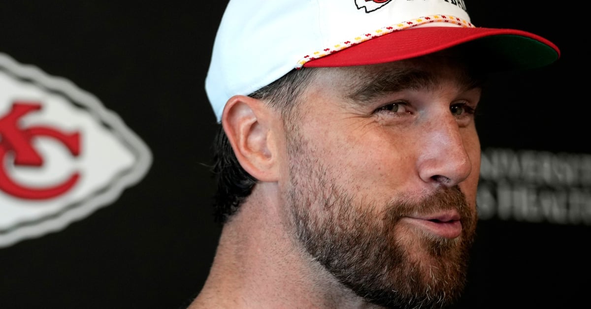 Travis Kelce Dancing to Taylor Swift's New Album While Fans Decipher ...