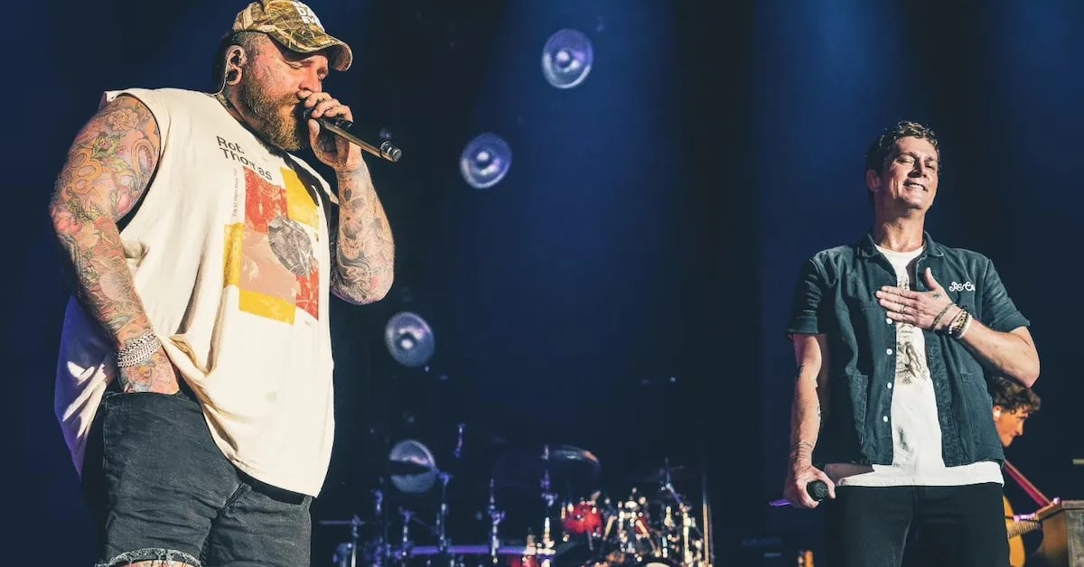 The Story Behind Rob Thomas and Teddy Swims Singing Together in Australia