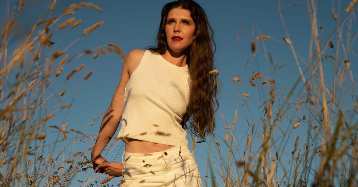 Fanny Lumsden, 'Roll On' (2017) - Rolling Stone Australia