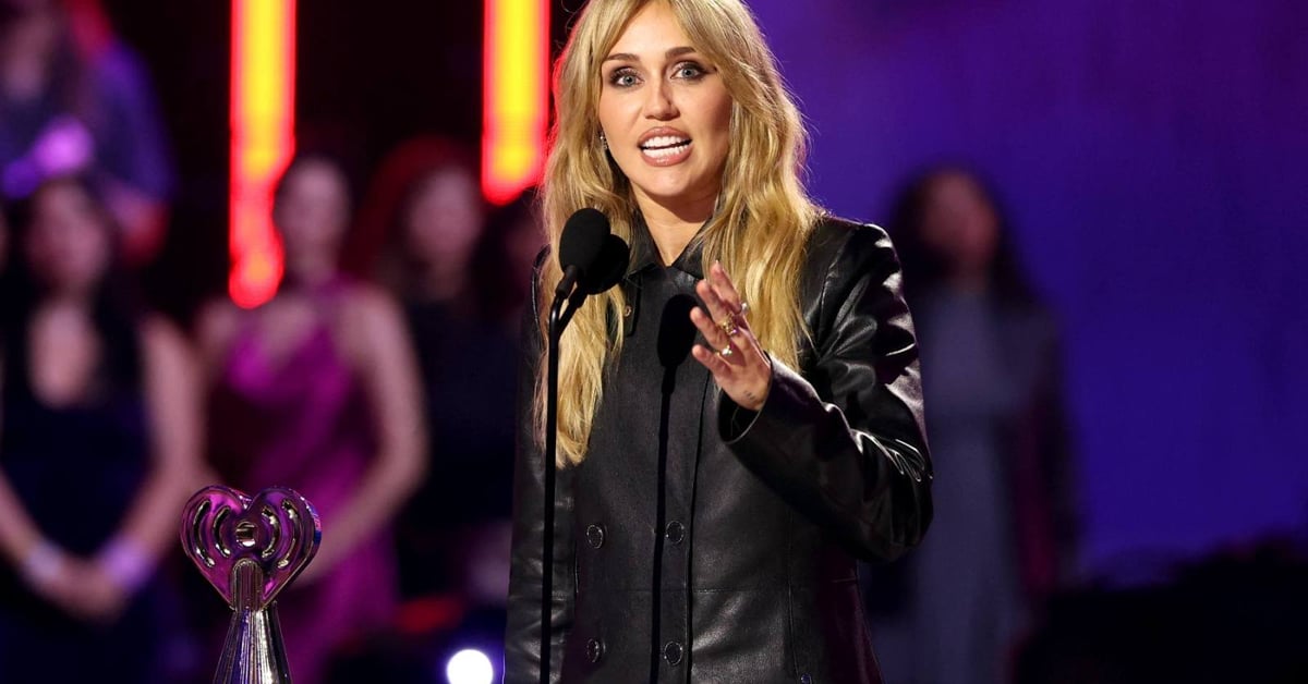Miley Cyrus Honours Hannah Montana in iHeartRadio Awards Speech