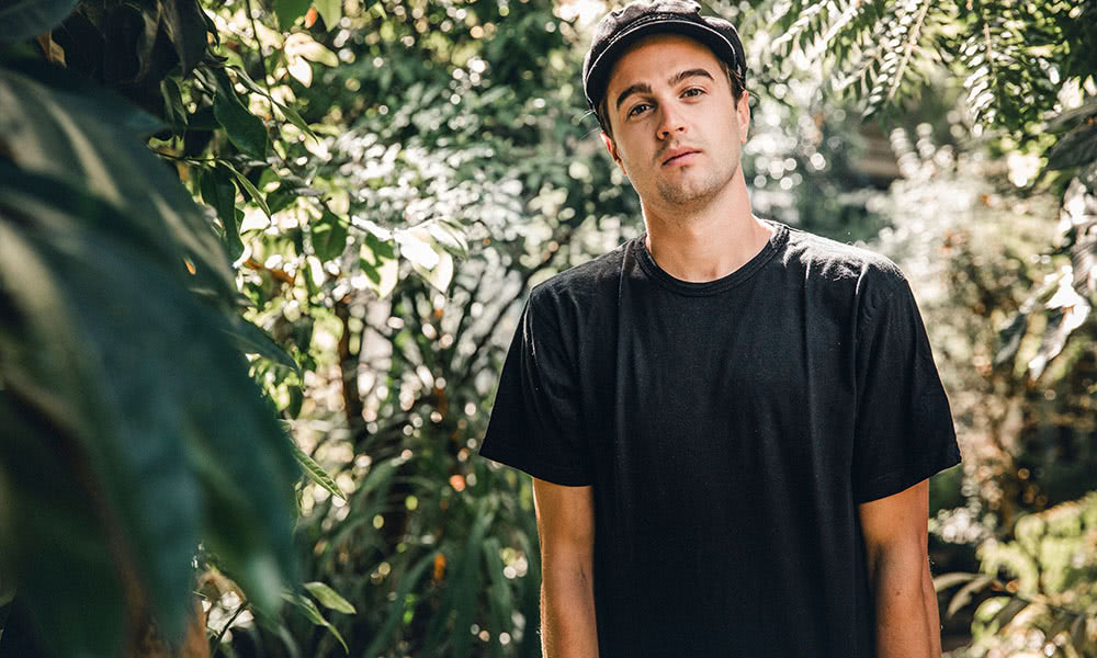 Premiere: Indie rocker Dan Vogl's golden new single 'Gifted In Gold'