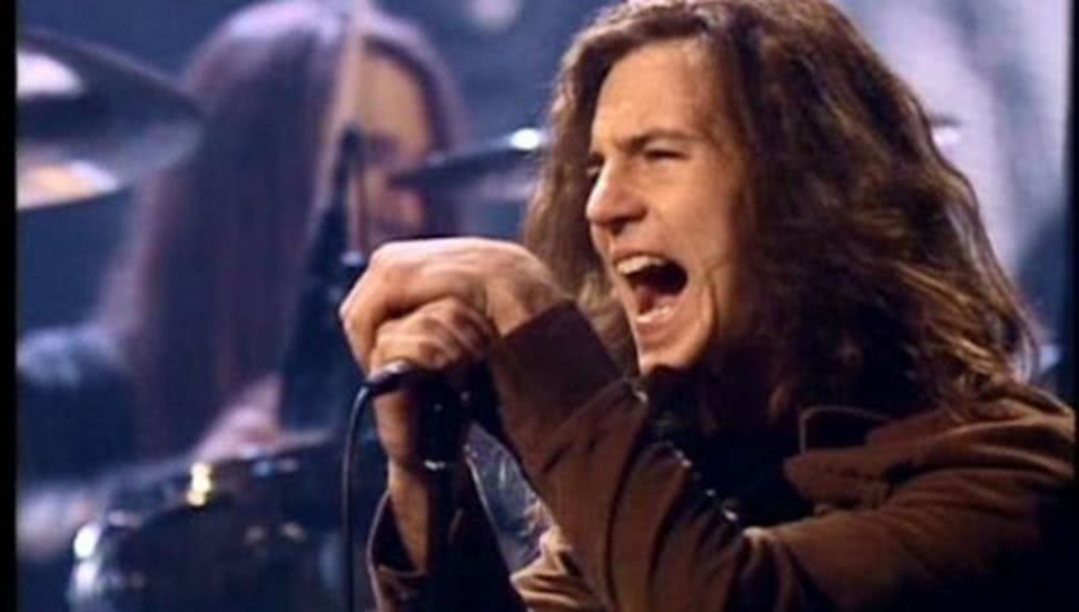 Pearl Jam's iconic 1992 'MTV Unplugged' live album is finally available ...