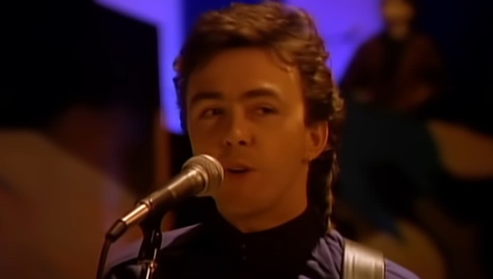 Tony Lewis, singer of 80s pop-rockers The Outfield, has died