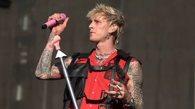 Crowd throw branches and bottles at Machine Gun Kelly during Aftershock set