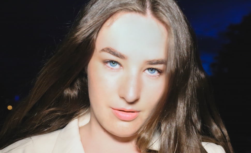 Get To Know: relatable pop singer-songwriter Mia Wray