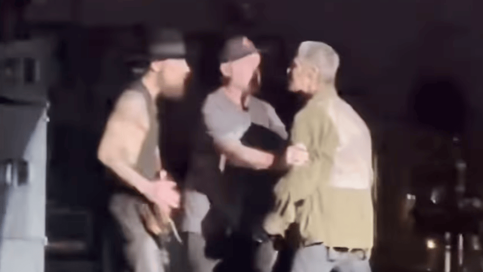 Jane's Addiction Issue Apology to Fans After Fight, Cancel Show