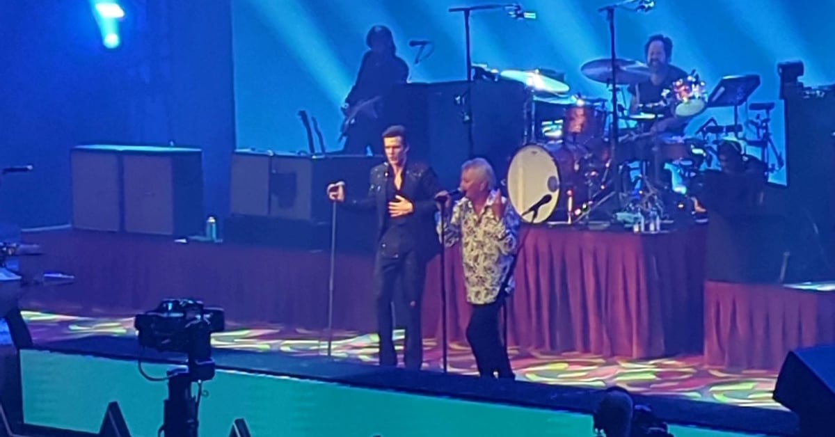 Watch The Killers and Iva Davies Cover 'Electric Blue' in Melbourne