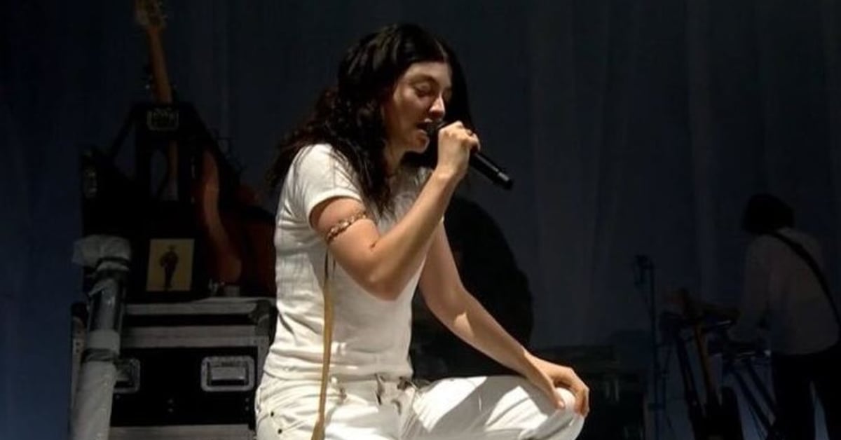 Lorde Opens Glastonbury With Surprise Performance