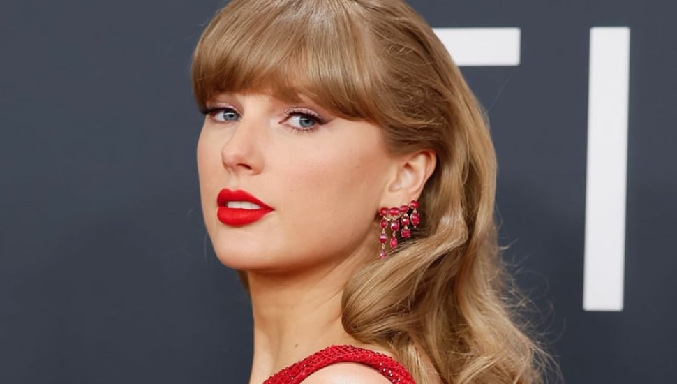 Taylor Swift Invited to Play Super Bowl Halftime Show