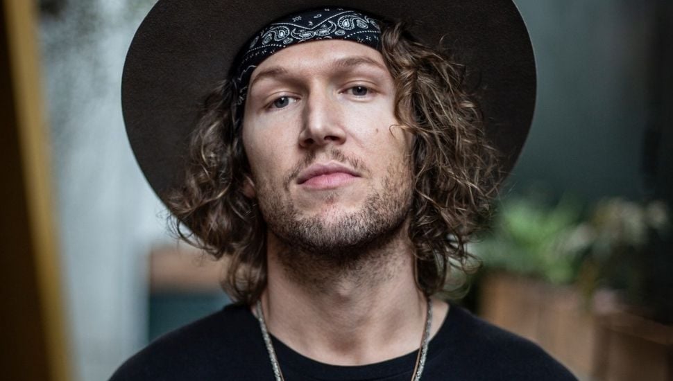 NZ singer Thomas Oliver admits assault & steps back from music industry