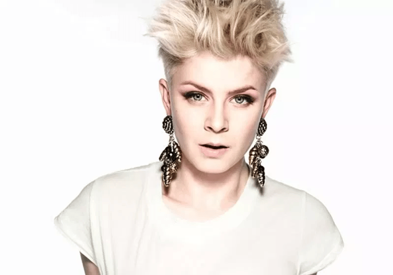 Robyn gives Australian fans a world exclusive with new album