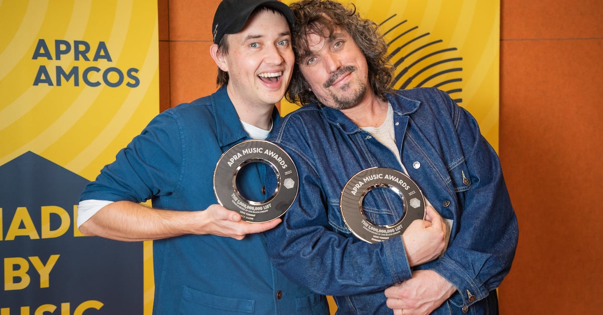 SHOUSE Collect Billions Award for 'Love Tonight'