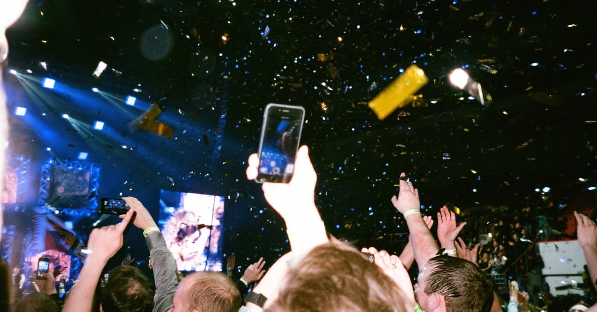 Study: 73% of Aussies support mobile phone bans at gigs