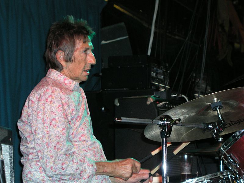 Hepnotics, Mentals drummer Robbie Souter dies