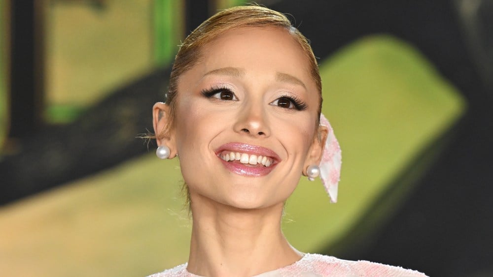 Ariana Grande Fights Tears When Asked About Beauty Criticisms on ...