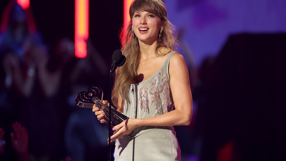 Taylor Swift Takes Home Seven Awards at iHeartRadio Music Awards