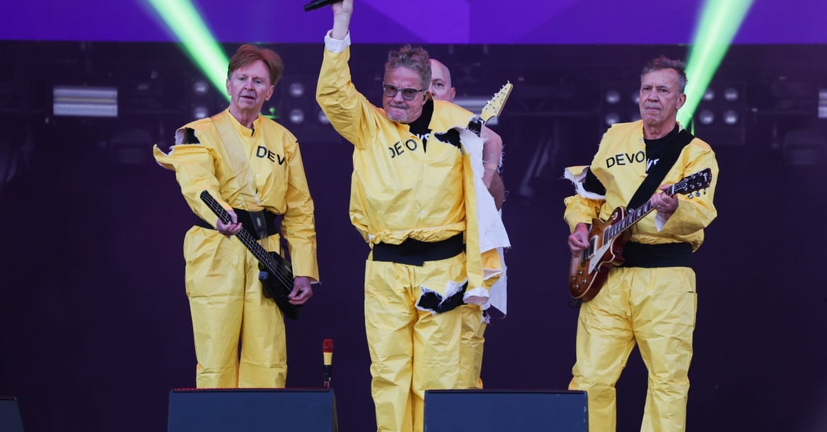 Devo Bring the 'Spuds' Out in Force for Farewell Tour
