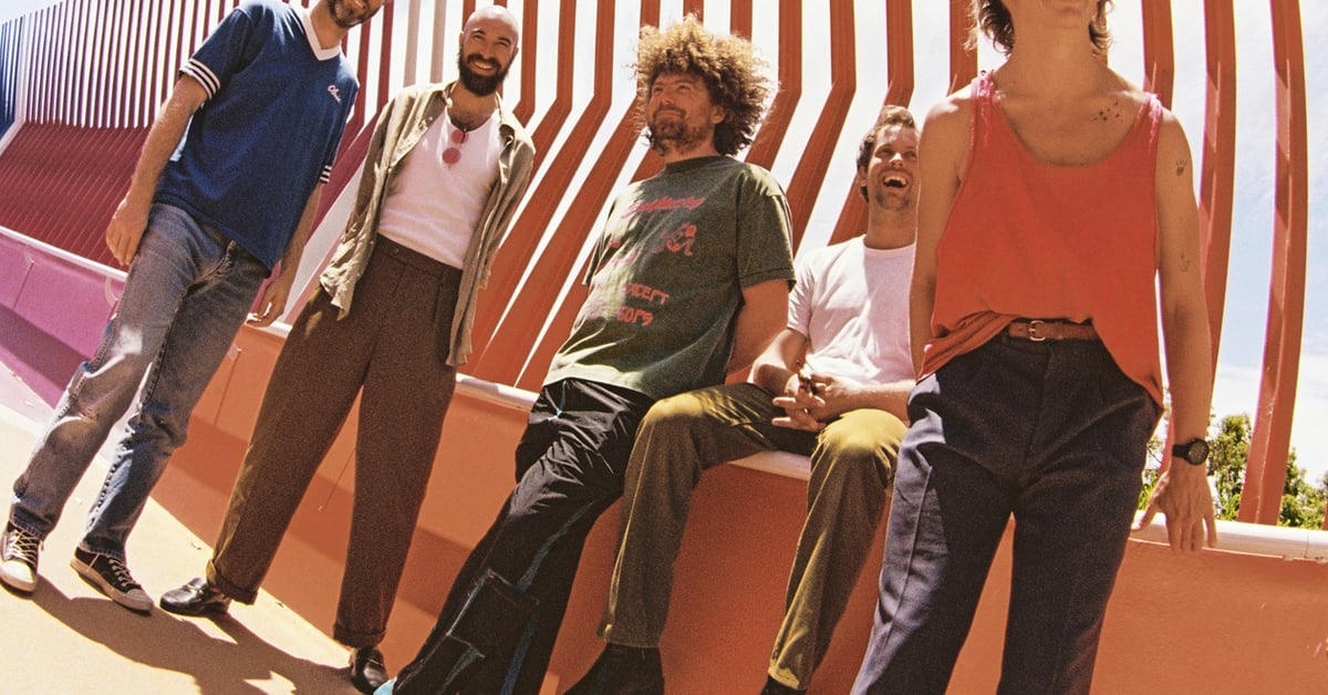 Pond Discuss Their New Double Album 'Stung!'