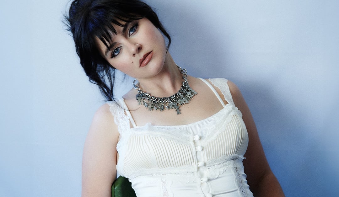 Lola Scott Shares Addictive New Single 'Caffeine'