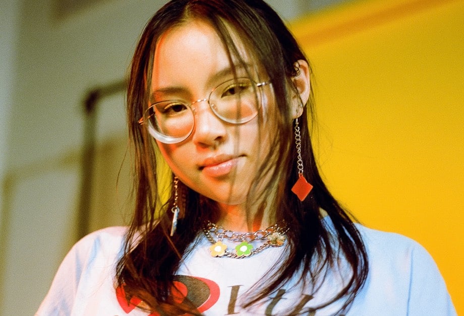 Get To Know: captivating indie pop singer-songwriter estée