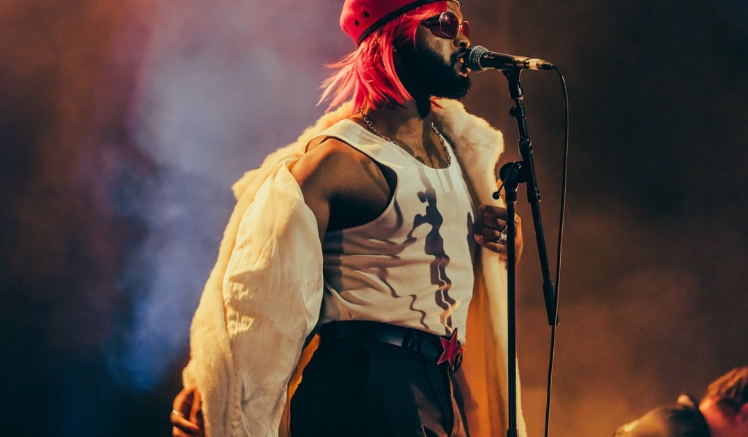 Vivid LIVE: Jonti Brings Special Guest Genesis Owusu Onstage