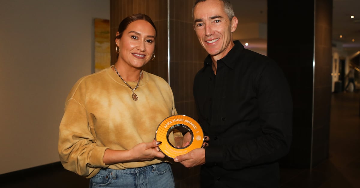 APRA AMCOS award songwriter Nat Dunn for one billion streams