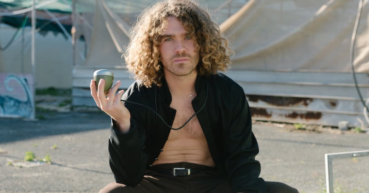 Noah Dillon signs deals with Dew Process and Select Music