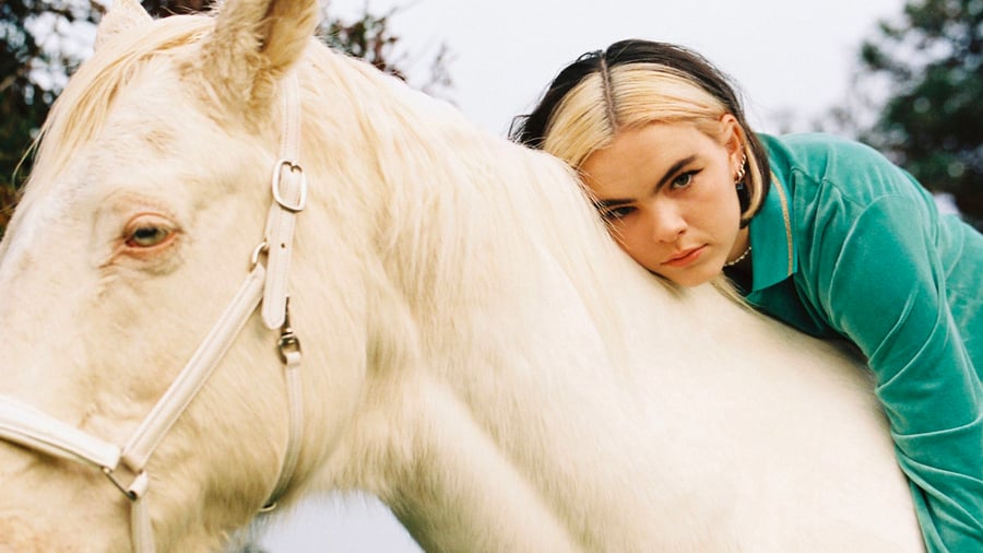 BENEE Announces Long-Awaited Debut Album, 'Hey u x'