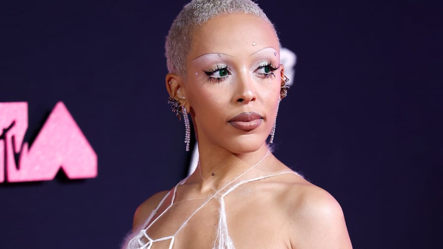 Doja Cat's Edgelord Posts Have People Freaking Out. It's Nothing New