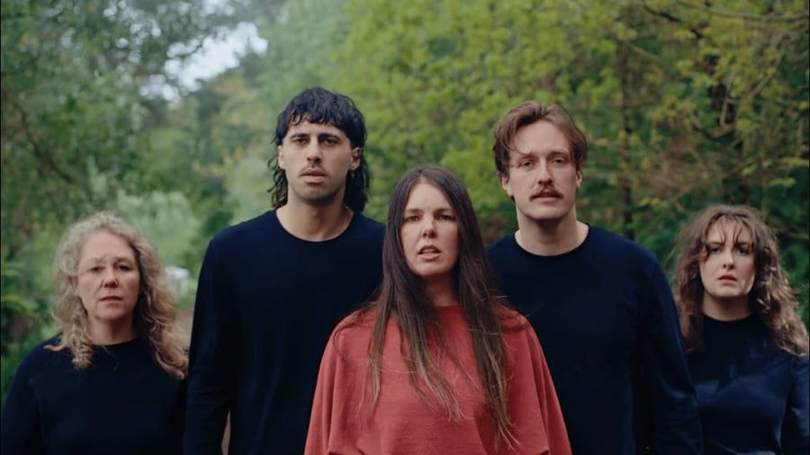 Mel Parsons Gets Honest About Being an Independent Musician on 'Offer Down'