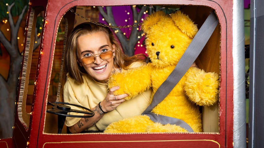 G Flip Makes 'Play School' Cameo